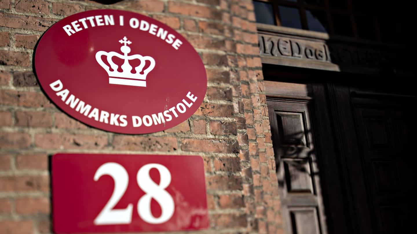 90-årig mor lå på gulvet – døde få timer efter: Søn tiltalt for spark i ...