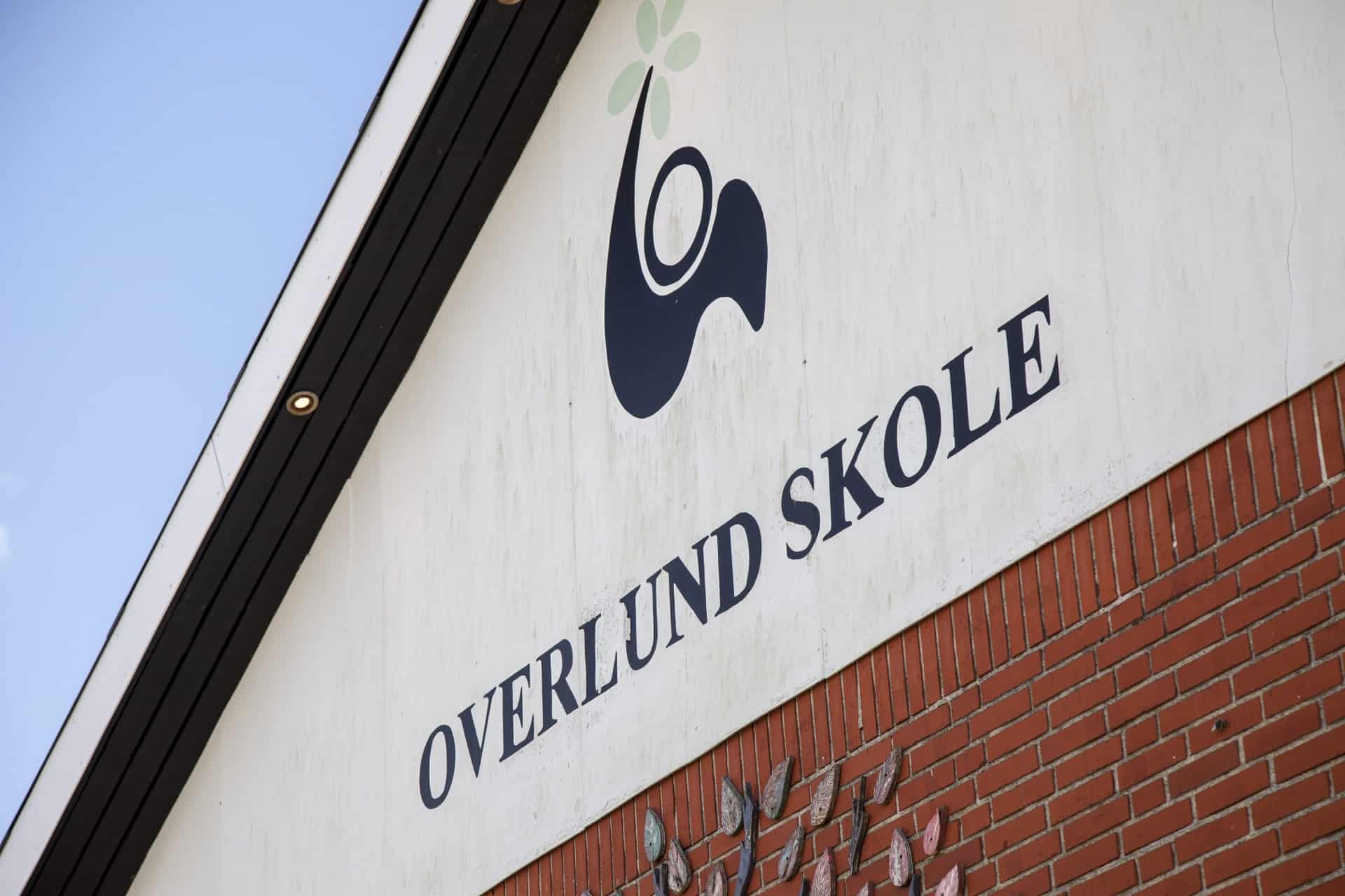 Lærer bortvist fra Overlund Skole: Har sendt krænkende billedmateriale ...