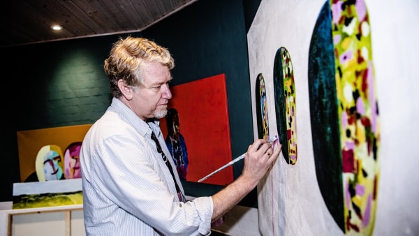 Brian laver plakater og malerier: Der er ikke stor chance for, at ...