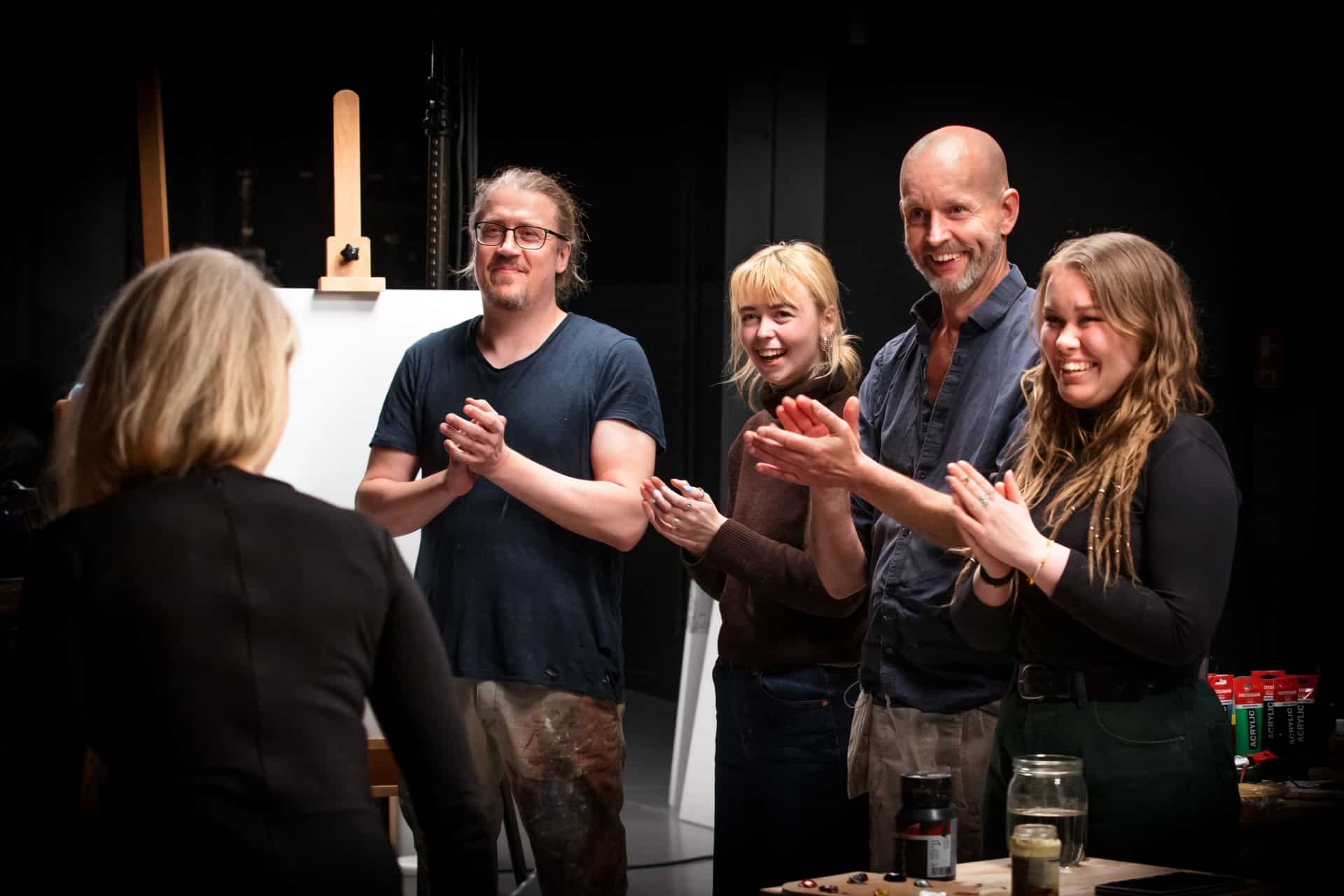 Anna-Carolines topløse selvportræt sendte hende på tv | ugeavisen.dk