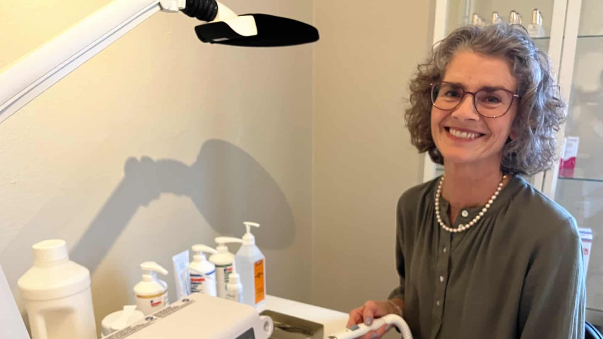 Fynsk par forelskede sig i hus og købte det samme dag: Nu er Gitte Lund ...