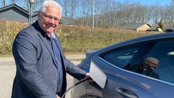 Den første af 250 offentlige ladestandere er taget i brug | ugeavisen.dk