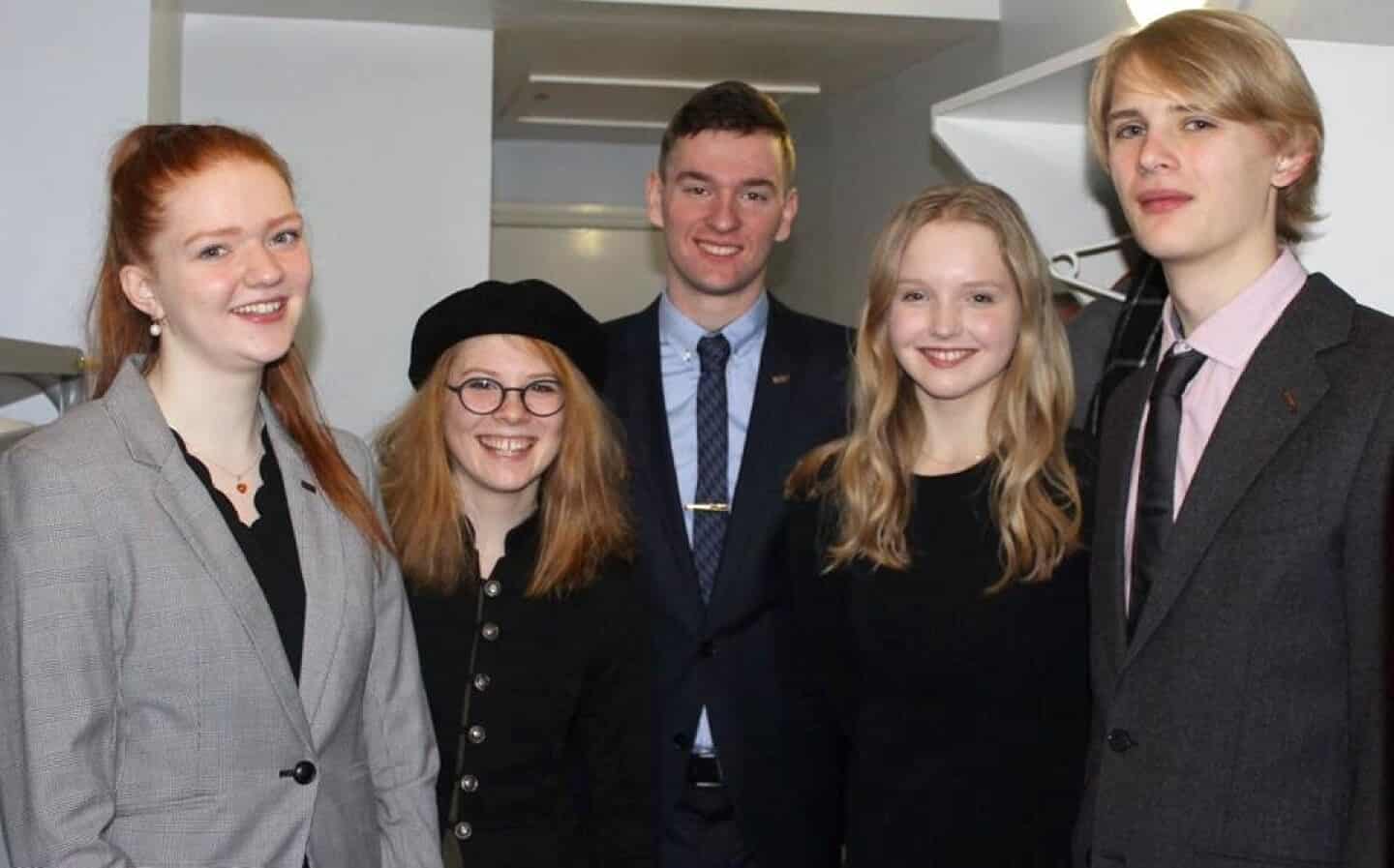 Thea mødte det højere diplomati i London | ugeavisen.dk