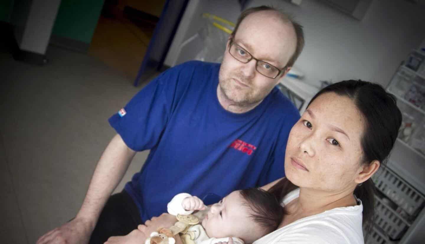 Kenneth Iversen og familie på vej hjem | stiften.dk