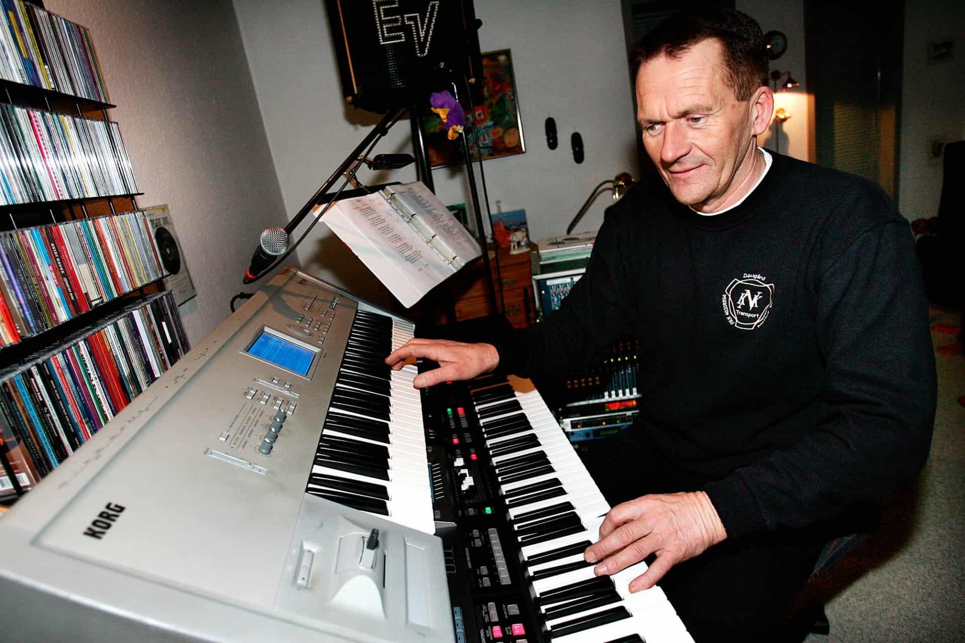 Lokal musiklegende fylder 70: Jeg giver noget af mig selv, hver gang ...