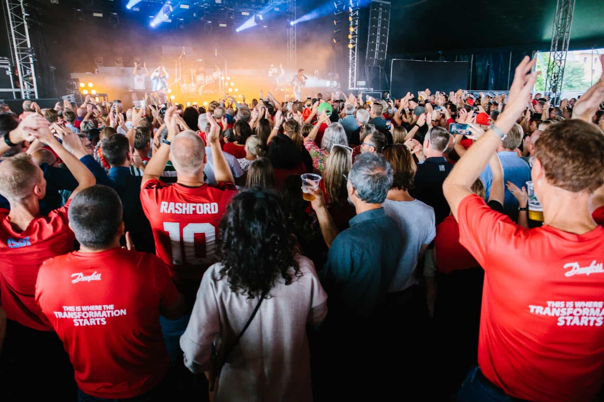 90 års fødselsdag midt i byen: Flere tusinde fester med kendte bands ...