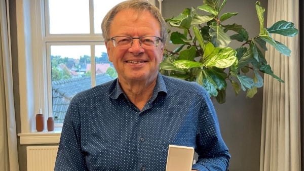 John Flemming Hansen modtager Den Kongelige Belønningsmedalje ...