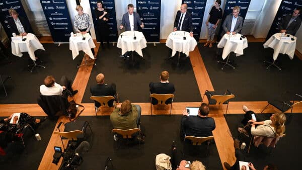 Efter smittestigning: Myndighederne skærper restriktioner i disse 18 ... Efter smittestigning: Myndighederne skærper restriktioner i disse 18 ...