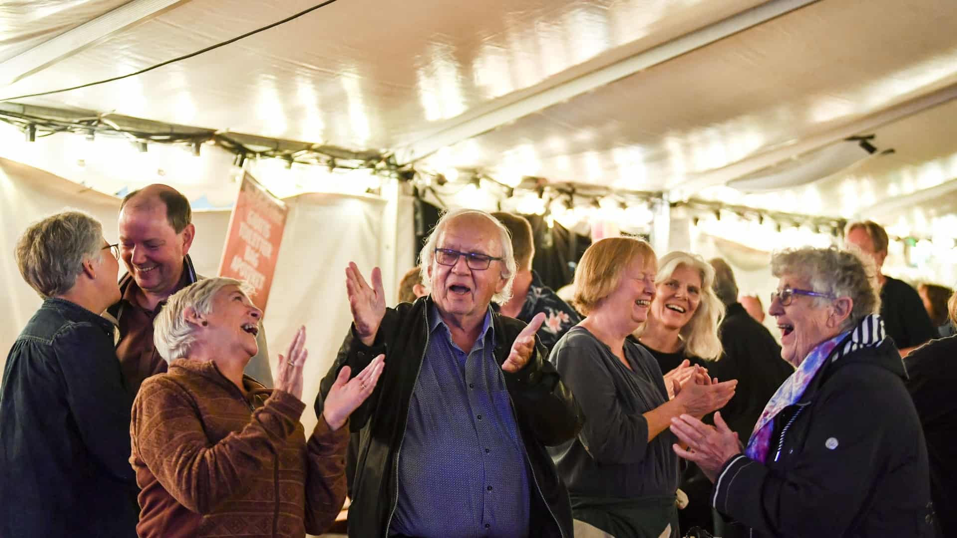 Fotogalleri fra liv og glade dage i festugens ældste telt: Kan du ...
