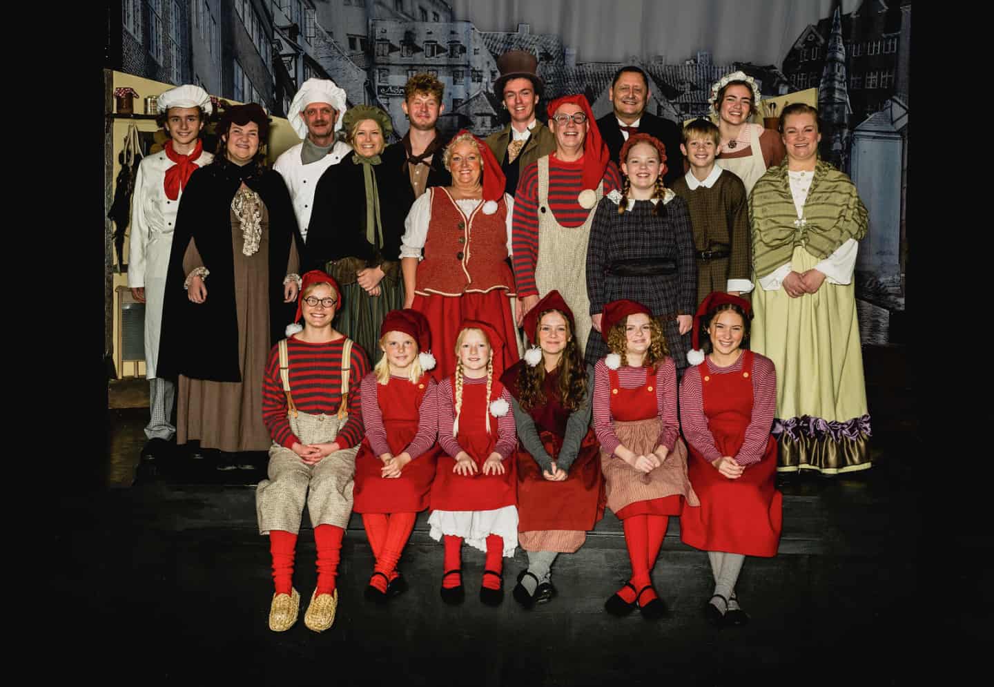 Billetter rives væk: Traditionsrigt juleteater åbner de sidste ...