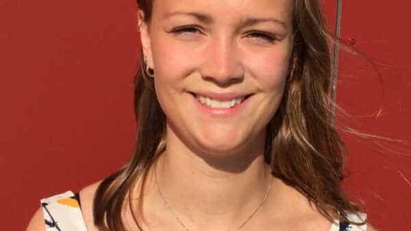 Emma vil trække flere unge ud til håndboldkampe | jv.dk