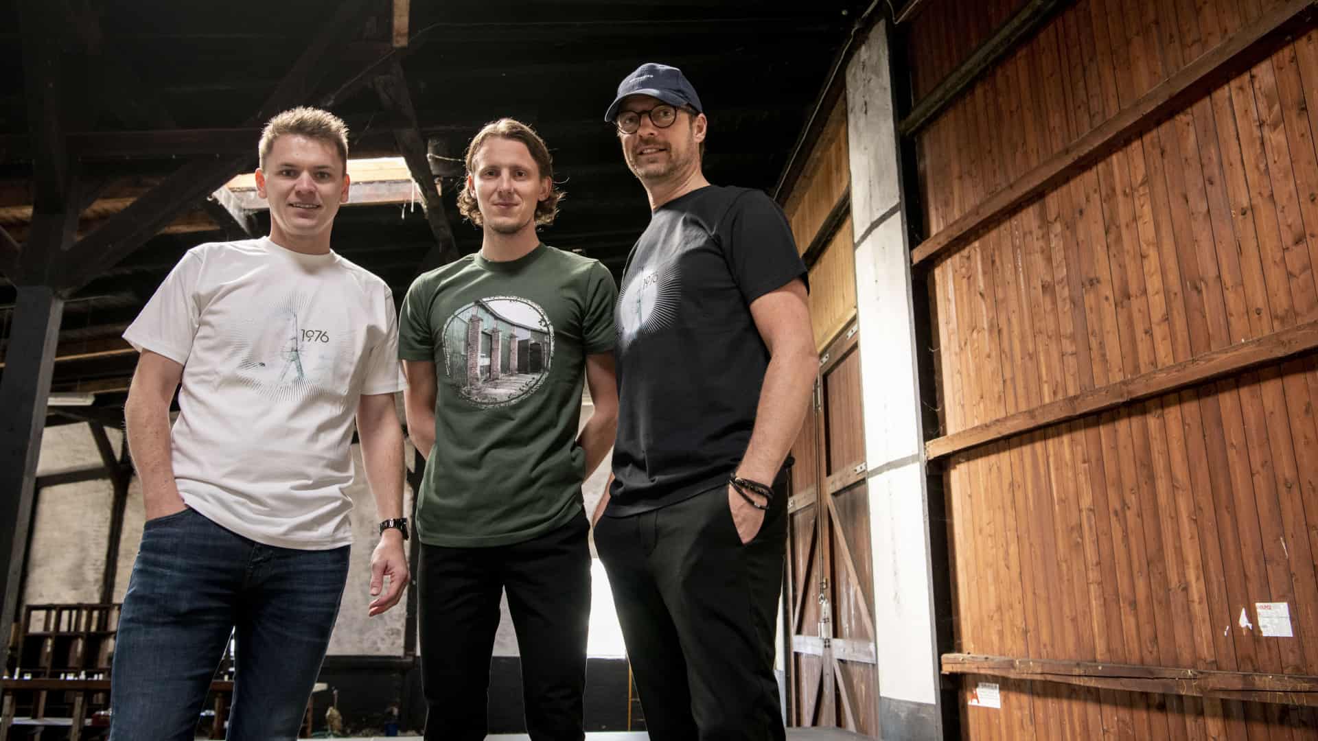 Unikke T-shirts rives væk: Der er rift om Remisens støtte-tøj ...